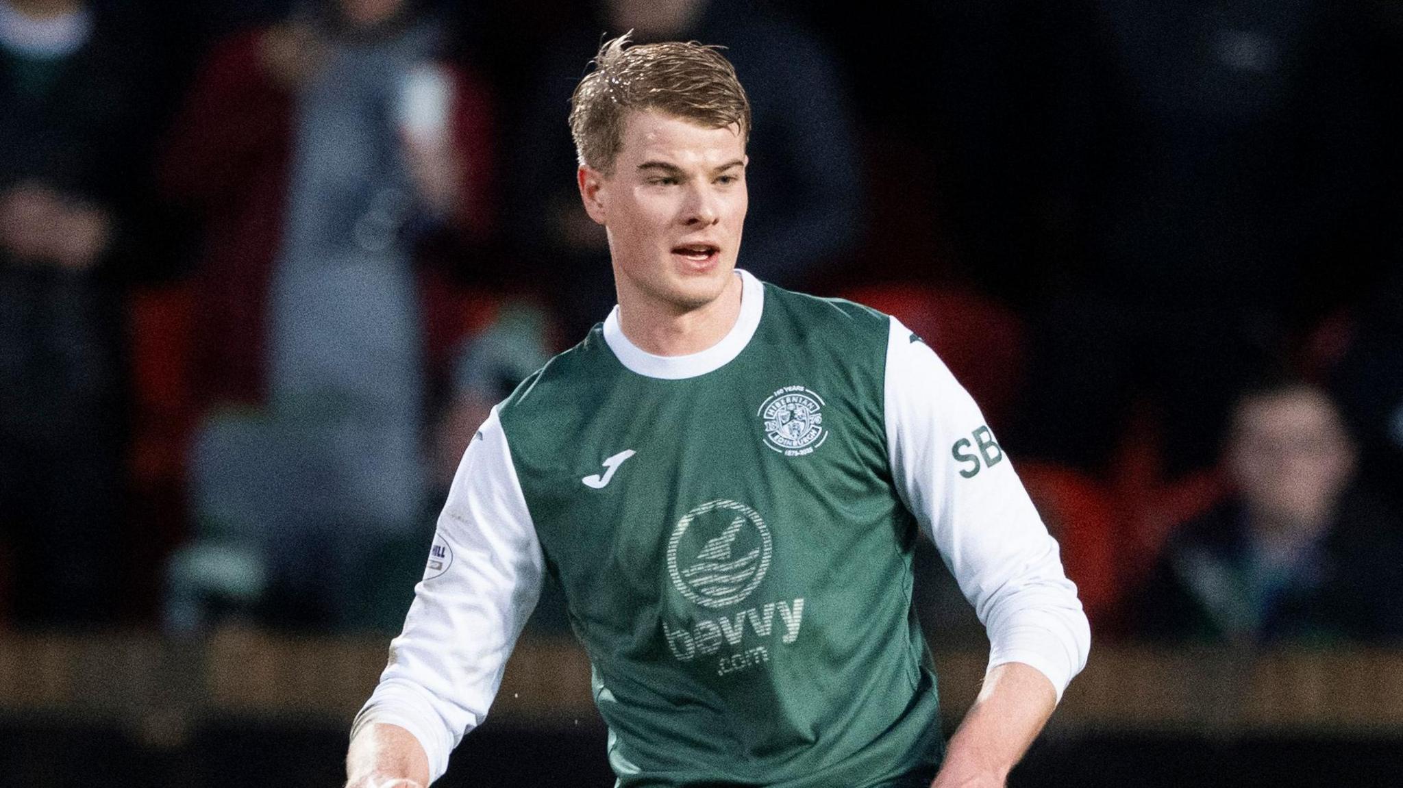 Zach Mitchell leaves Hibs to return to Charlton Athletic - BBC Sport