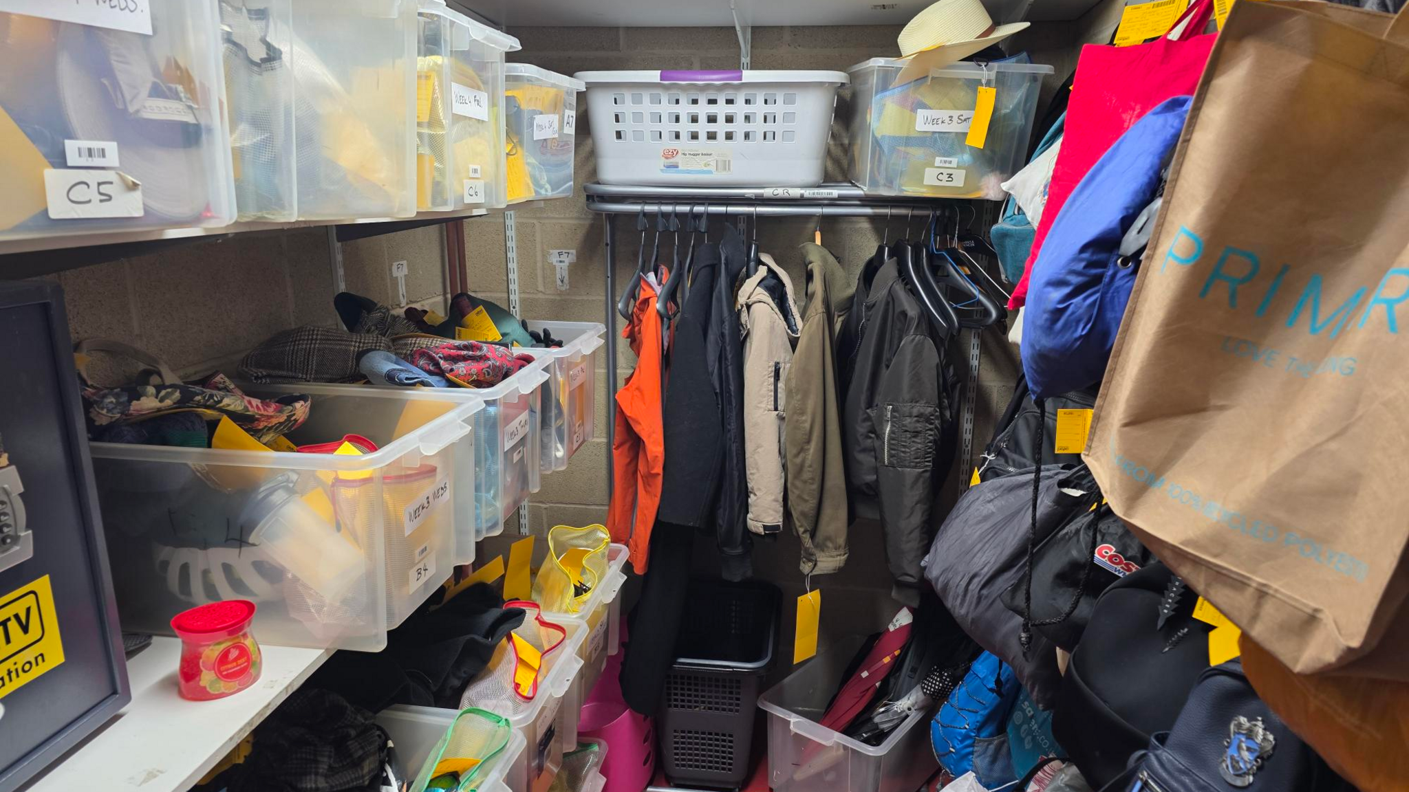 Oxford Bus Company reveals list of unusual lost property - BBC News