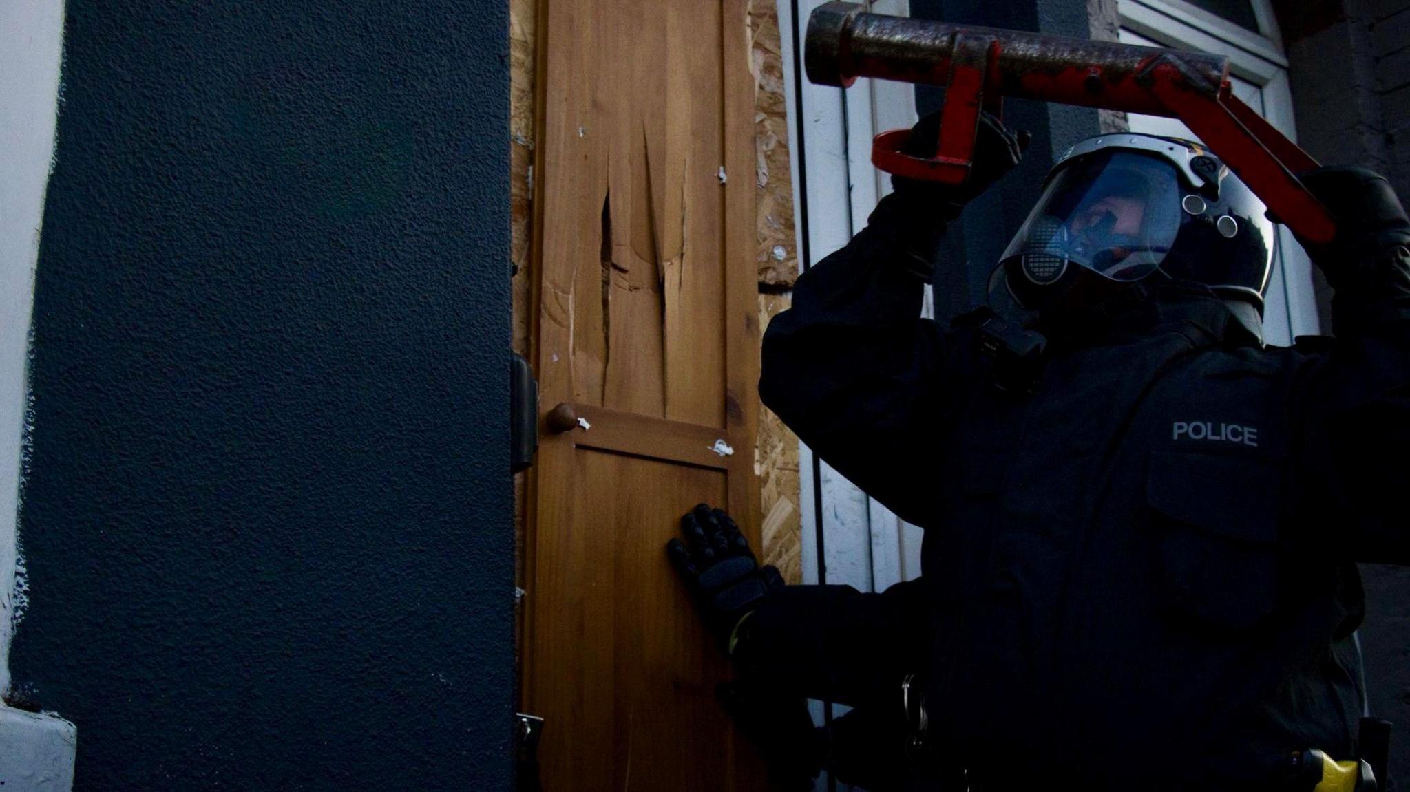 Hundreds of police hit Liverpool streets in crime crackdown - BBC News