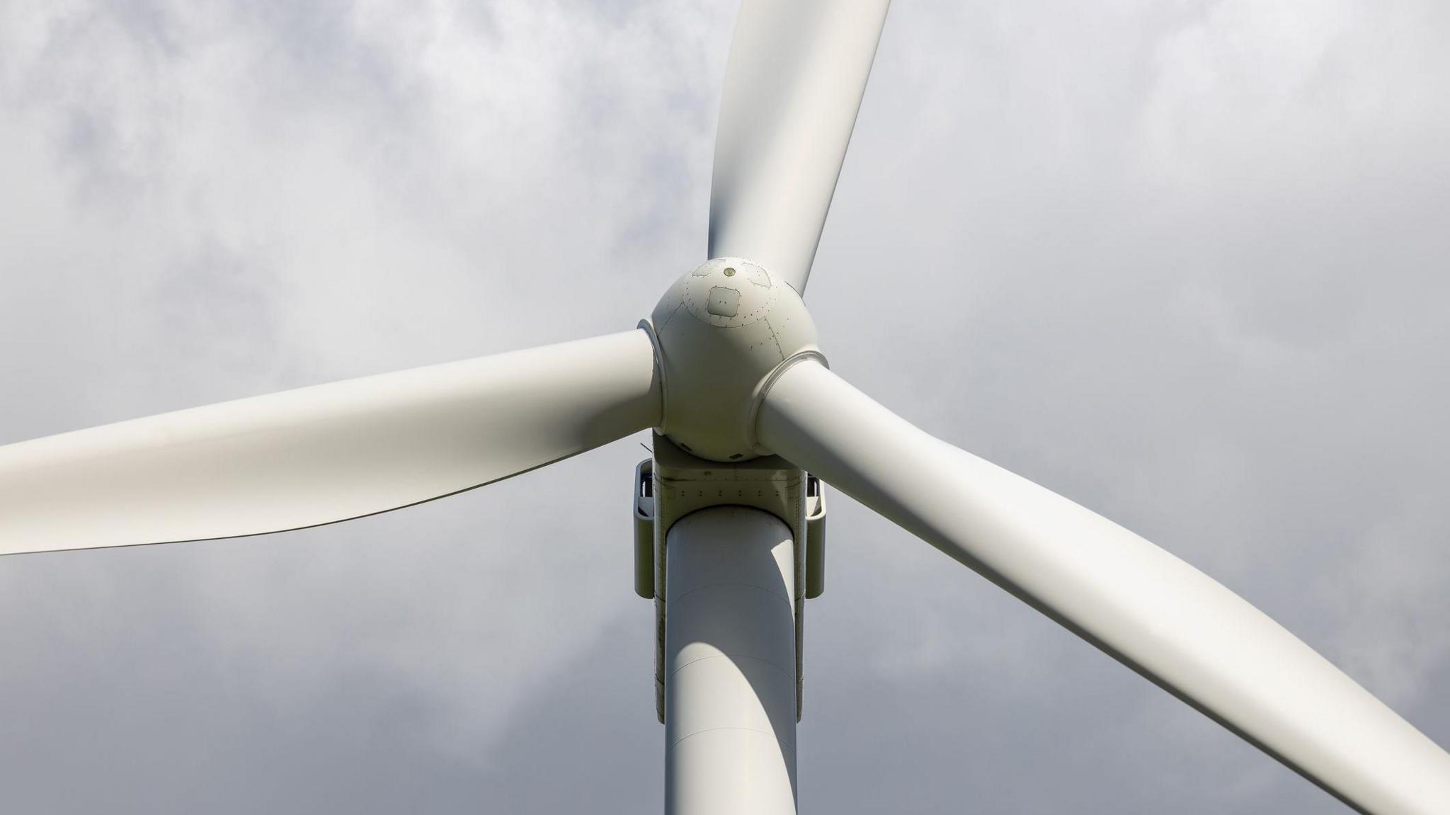 Hope Moor wind farm opponents to 'create noise' over plans - BBC News