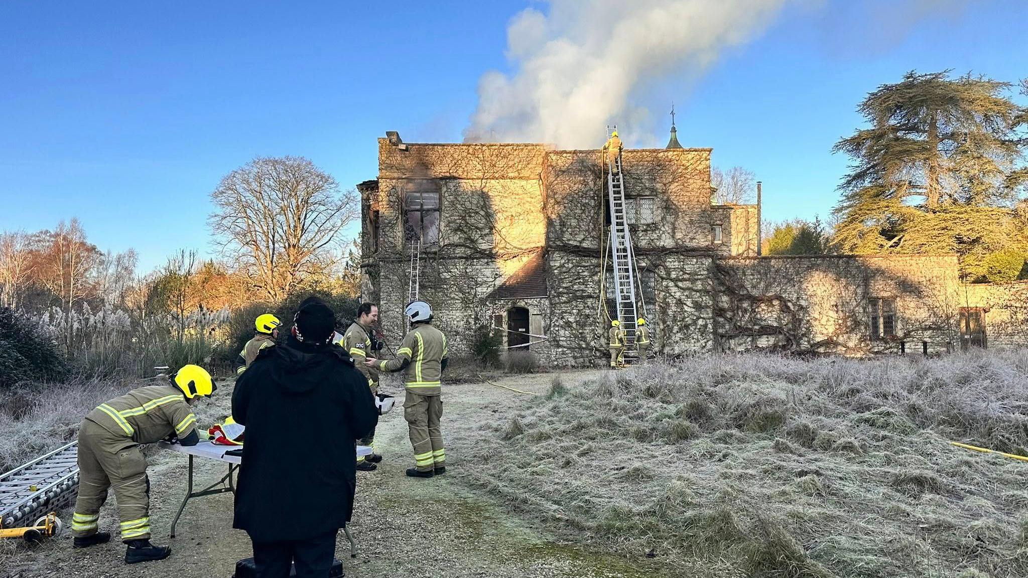 Fire tackled at unoccupied 19th Century Oxfordshire country house - BBC ...