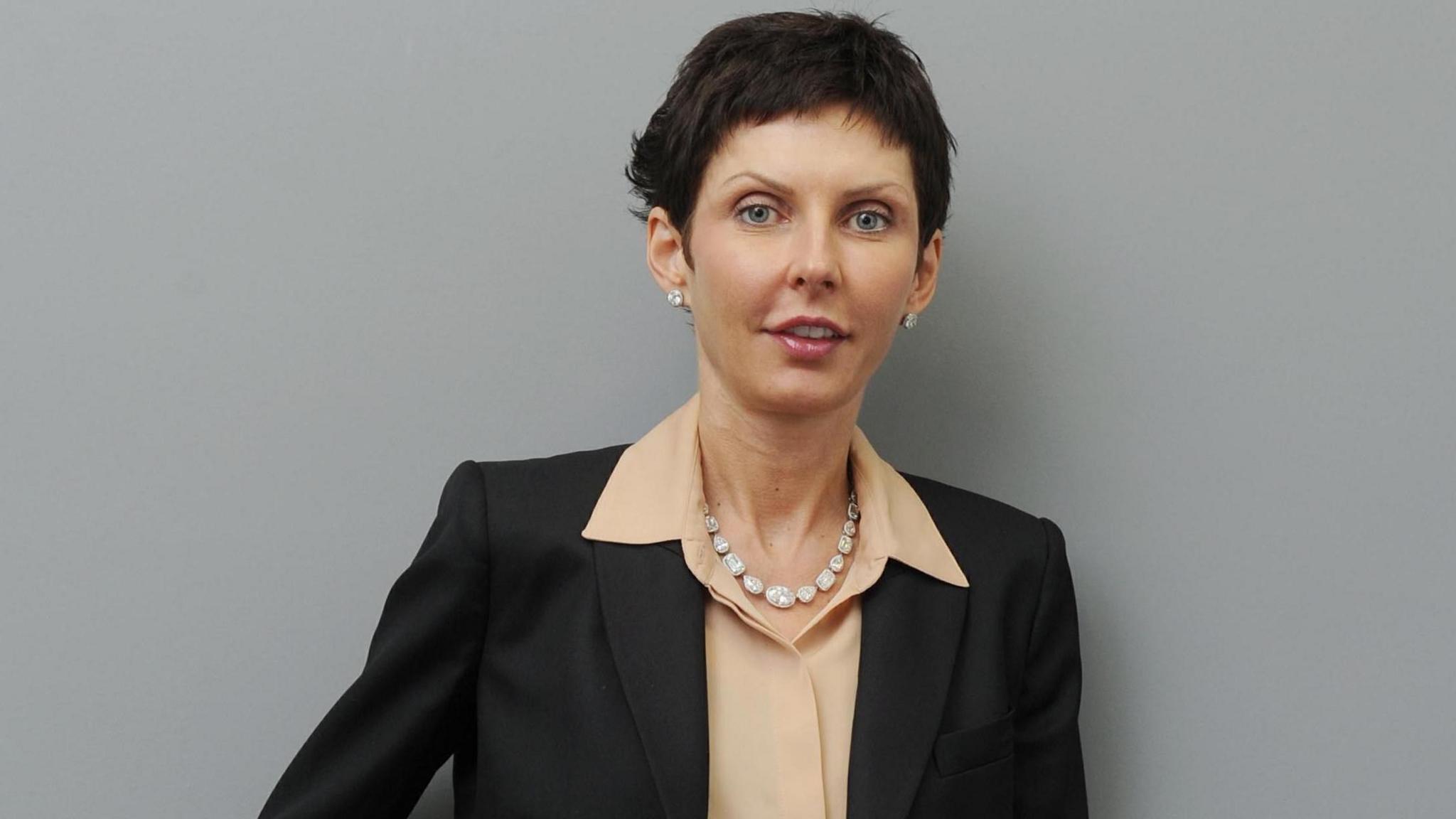 Bet365 boss Denise Coates's pay package rises to £280m - BBC News
