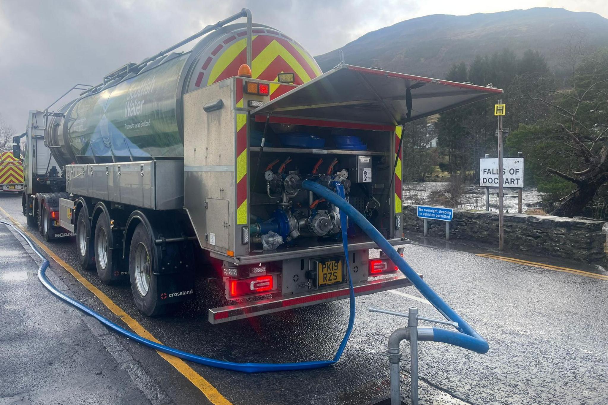 Fears diesel spillage may have spread to second river - BBC News