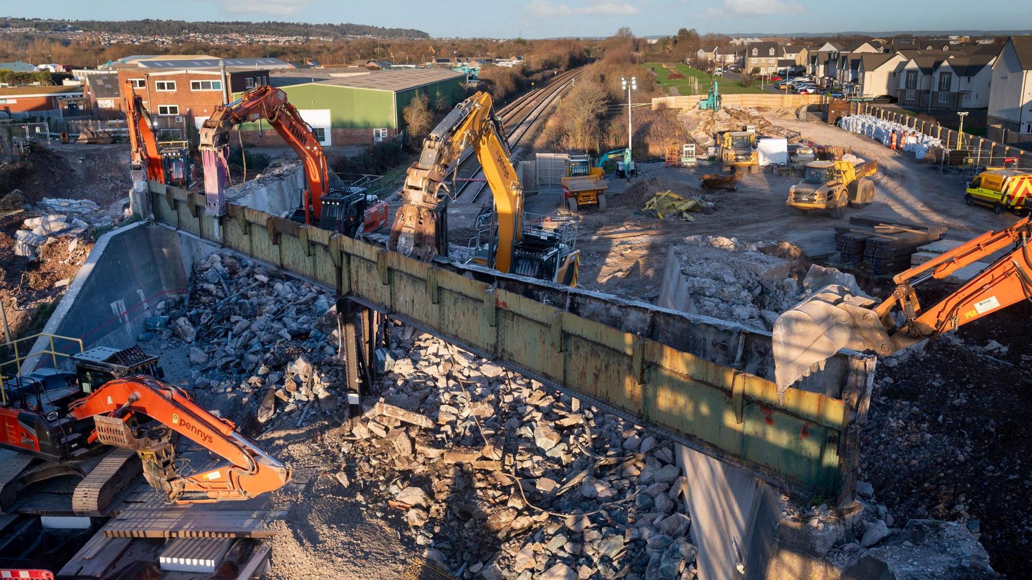 Historic Weston bridge demolished ahead of £11m replacement - BBC News