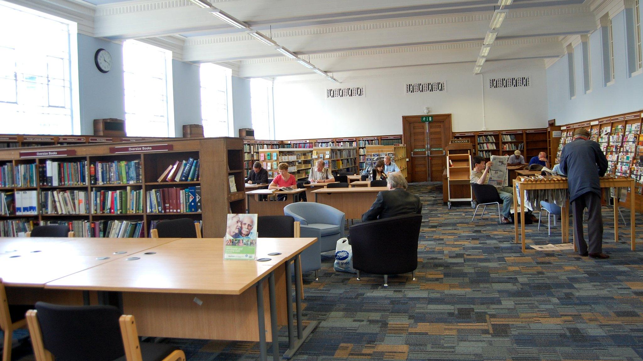 Threatened Sheffield libraries to remain open - BBC News