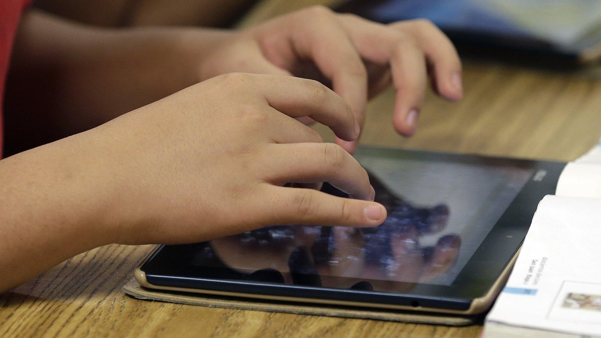 Computers can impact on children's ability to learn, says union - BBC News