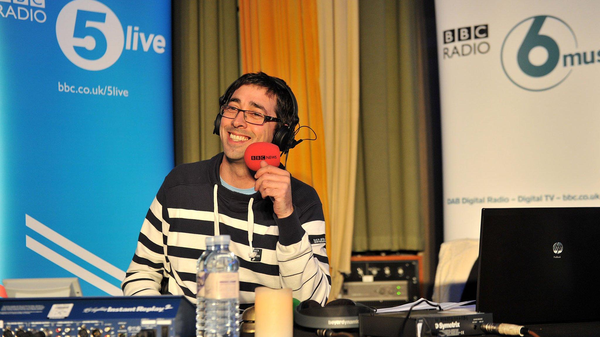 Colin Murray quits TalkSport after News Corp buyout - BBC News