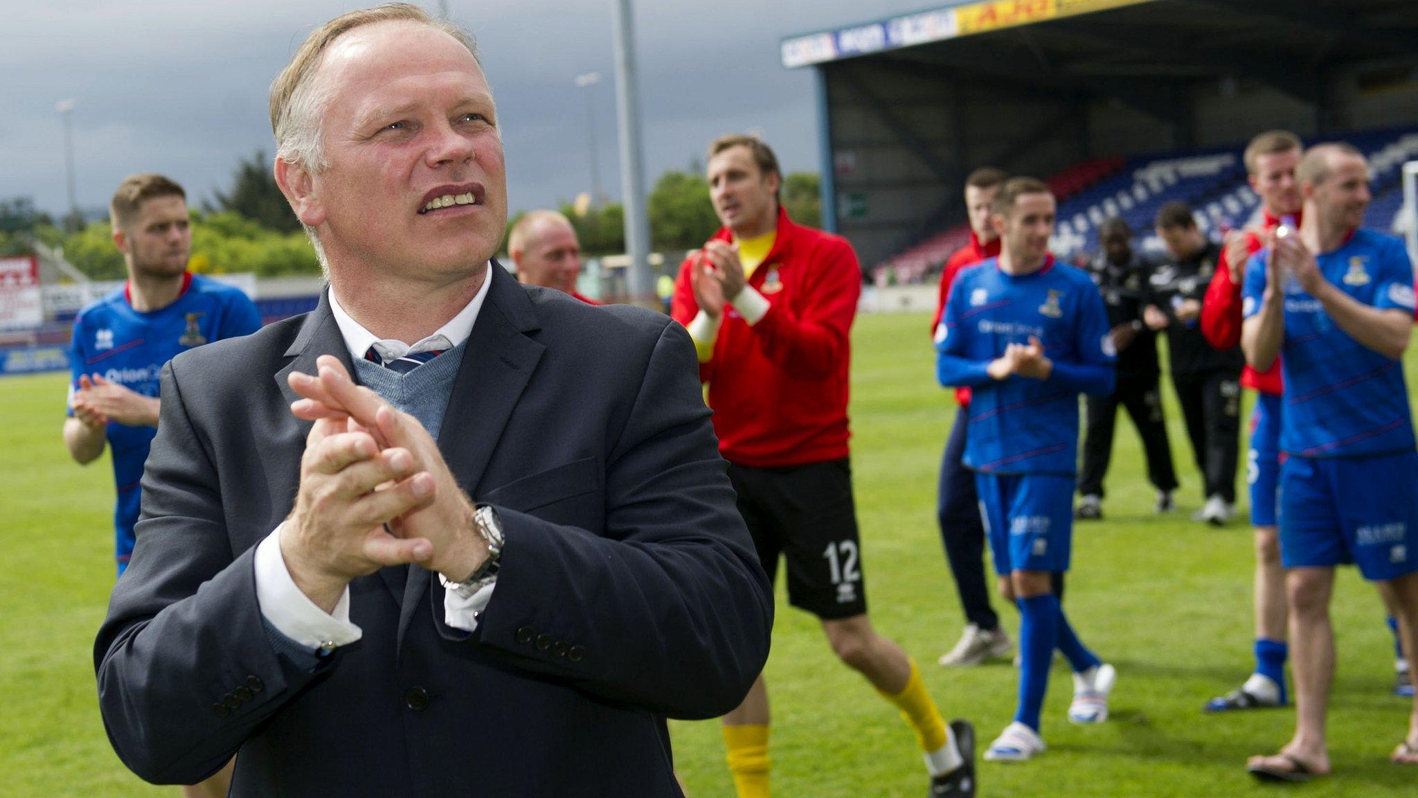 Inverness CT: Defender Gary Warren signs new three-year deal - BBC Sport