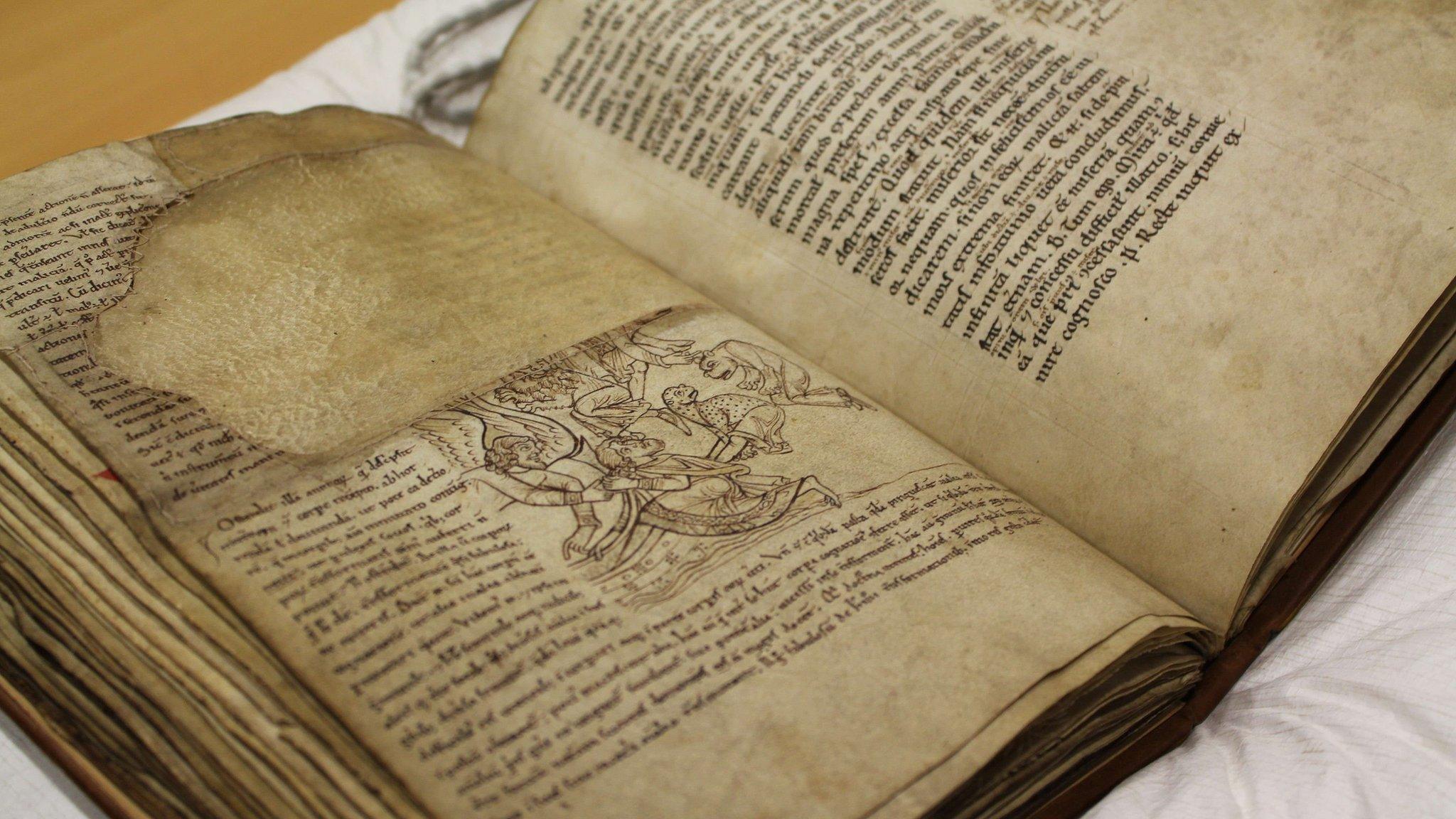 Cambridge University maps paper use in medieval England - BBC News