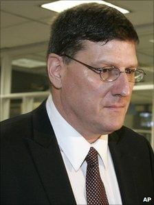 Ex-UN inspector Scott Ritter guilty in sex chat case - BBC News