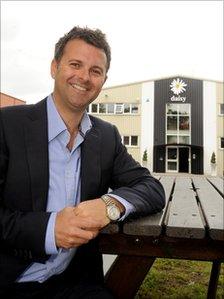Nelson businessman Matthew Riley grills Apprentice finalists - BBC News
