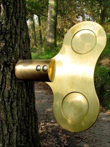 Grizedale Forest 'clockwork' artwork tree on show - BBC News
