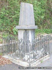 Facelift for A40 Victorian drink-drive warning pillar - BBC News