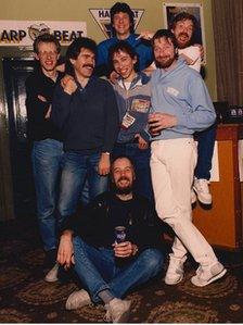 Alan Hull: memorial mooted for Lindisfarne lead singer - BBC News