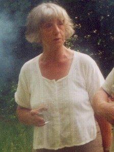 Irene Lawless murder inquiry: Family pays tribute - BBC News