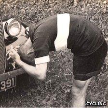 Tommy Godwin's 'unbreakable' cycling record - BBC News