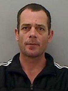 Middlesbrough death: Police search for Graham Gibson - BBC News