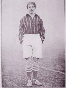 All-rounder Max Woosnam capped career with Olympic gold - BBC News