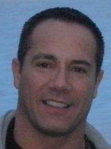 Parachute death man Lee Clifford 'a much loved father' - BBC News