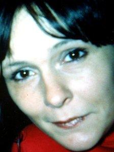 Three charged with murdering Amanda Leiper in Aberdeen - BBC News