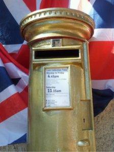 Somerset's Deb Criddle gets gold postbox 2012 honour - BBC News