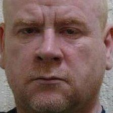 Murderer Brian Lynch on run from Kirkham Prison - BBC News