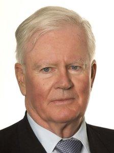 Lloyds chairman Sir Win Bischoff to retire in 2014 - BBC News