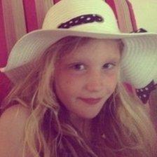 Leila Crofts hit-and-run: Parents' prayers plea for daughter - BBC News