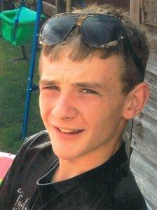 Ryan Morrell death: Fristock festival girl sought - BBC News