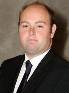 David Mackintosh wins Northampton South candidate vote - BBC News
