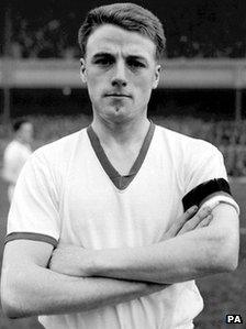 Bobby Charlton opens Scanlon Lane for 'Busby Babe' - BBC News