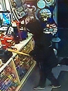 'Terrifying' baseball bat robbery on Boscombe shop - BBC News