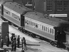 The Dunera Boys - 70 years on after notorious voyage - BBC News