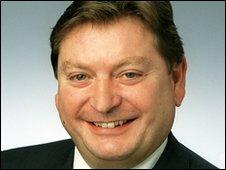 Barnsley MP Eric Illsley bailed over expenses claims - BBC News