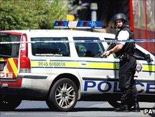 Q&A: Armed police in the UK - BBC News