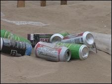 Formby beach drinkers tackled by police - BBC News