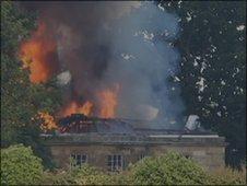 Fire crews called to Rugby Royal Mail site - BBC News