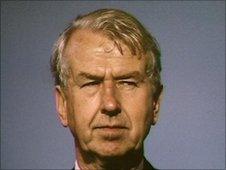 Ex Tory minister Lord Walker dies - BBC News