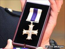 Three soldiers receive Military Cross for gallantry - BBC News