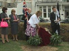 Penhallow Hotel fire memorial stone unveiled - BBC News