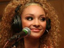 Pop band Mini Viva split saying 'time was up' - BBC News