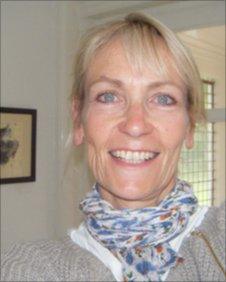 Cheap holidays in other people's luxury - BBC News