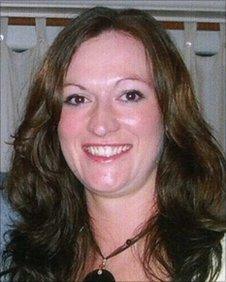 Flitwick stabbing: family pays tribute to Tracy Anstice - BBC News