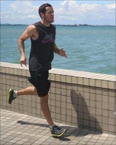 Teacher Sean Allen's 21 marathons in 21 days for friend - BBC News