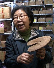 The 'Marxist Old Lady' founder of Mama Meng's Living House - BBC News