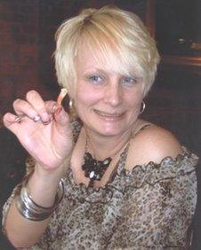 Tribute to mother Claire Parrish after Harlow death - BBC News