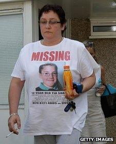 Tia Sharp: Grandmother Christine arrested over murder - BBC News