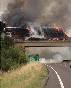 A19 in Thirsk reopens after hay lorry catches fire - BBC News