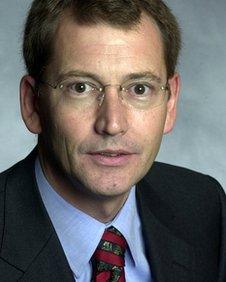 Lib Dem MEP Graham Watson reprimanded by party over tweet - BBC News