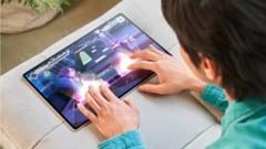 Apple overtakes Samsung as world's biggest phonemaker - BBC News